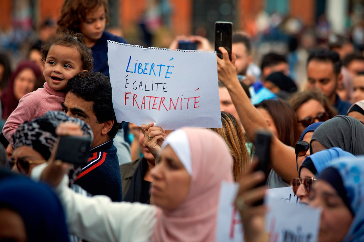 Pourquoi parle-t-on autant des femmes voilées en France